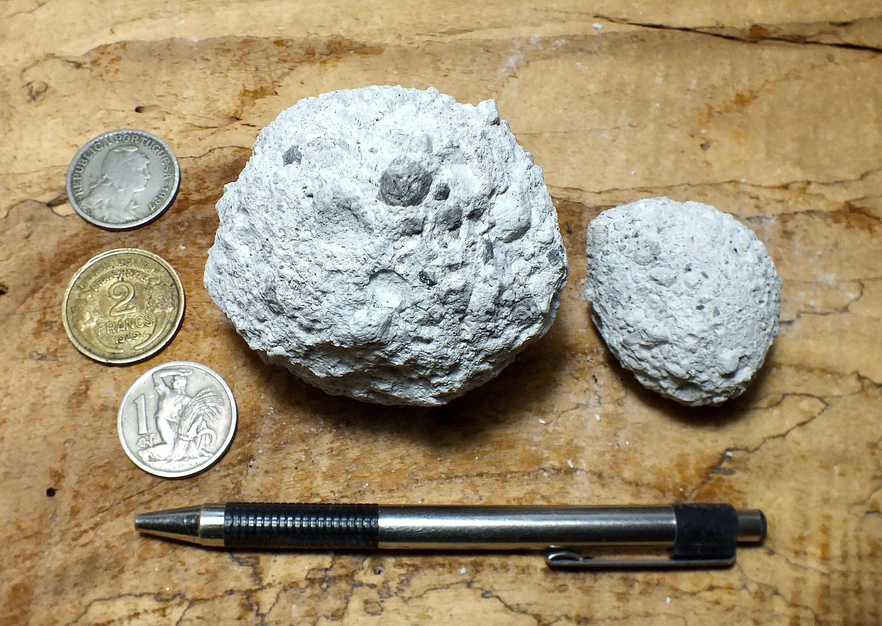 pyroclastic tuff balls - hand specimens of unusual tuff snowballs ...
